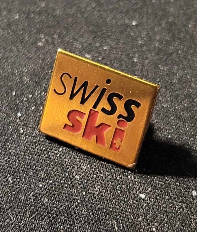 2 Pin's Swiss Ski (D'occasion) à Yvorne pour CHF 1.2 – avec livraison ...