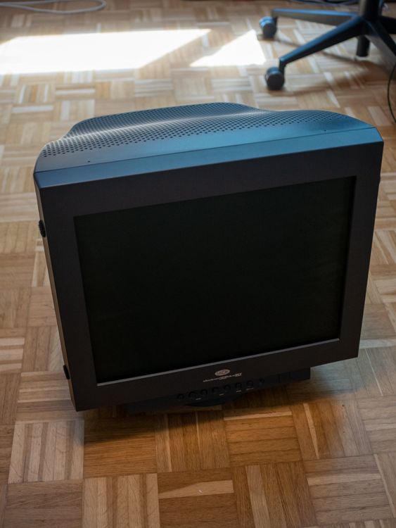 LaCie Electron Blue 22 IV, 21" CRT Monitor, 140kHz Trinitron (Gebraucht ...