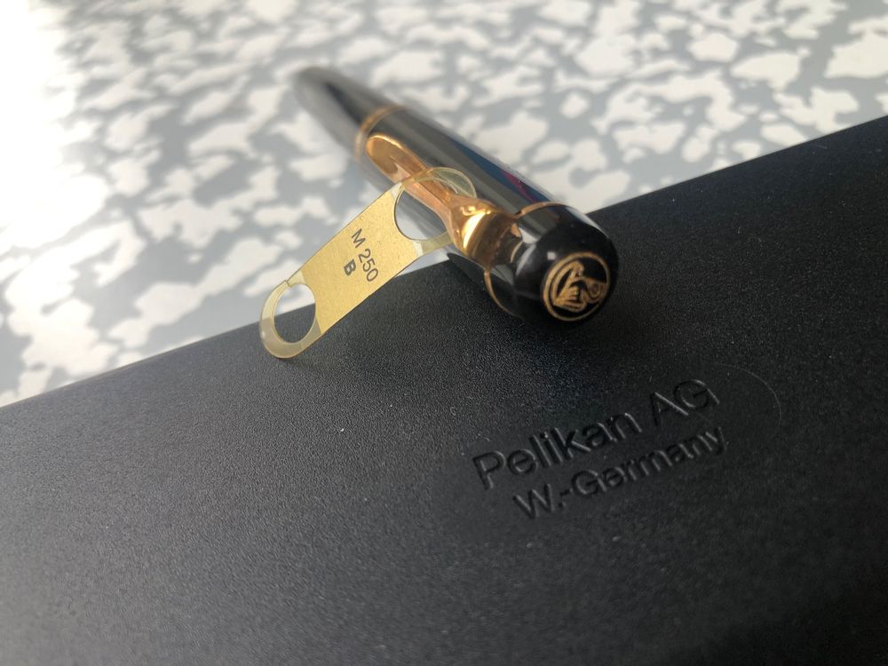 PELIKAN Vintage Kolben-Füllfederhalter M250 B / 14K G-Feder (Neu ...