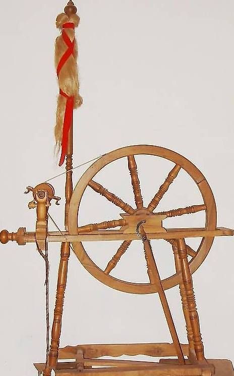 Nachgebautes, Flach-Spinnrad aus dem 19. Jahrhundert. (Gebraucht) in ...