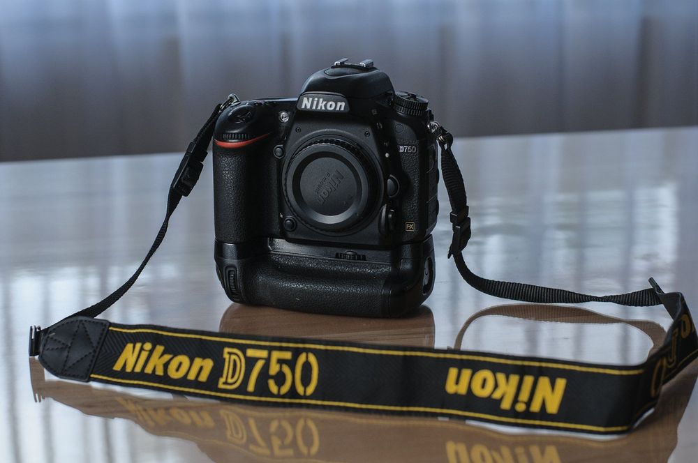 Nikon D750 mit Batteriegriff MB-D16 (Gebraucht) in Sachseln für CHF 720 ...