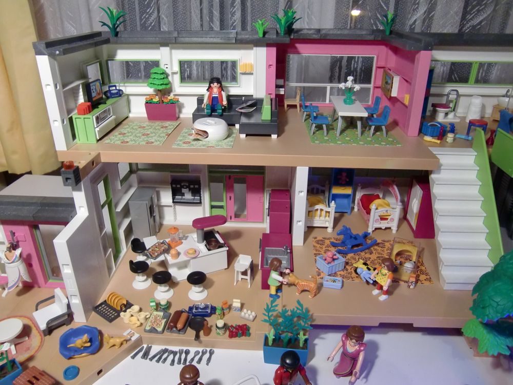 Playmobil Luxus Villa / Haus mit Pool + Einweihungsparty (Gebraucht) in ...