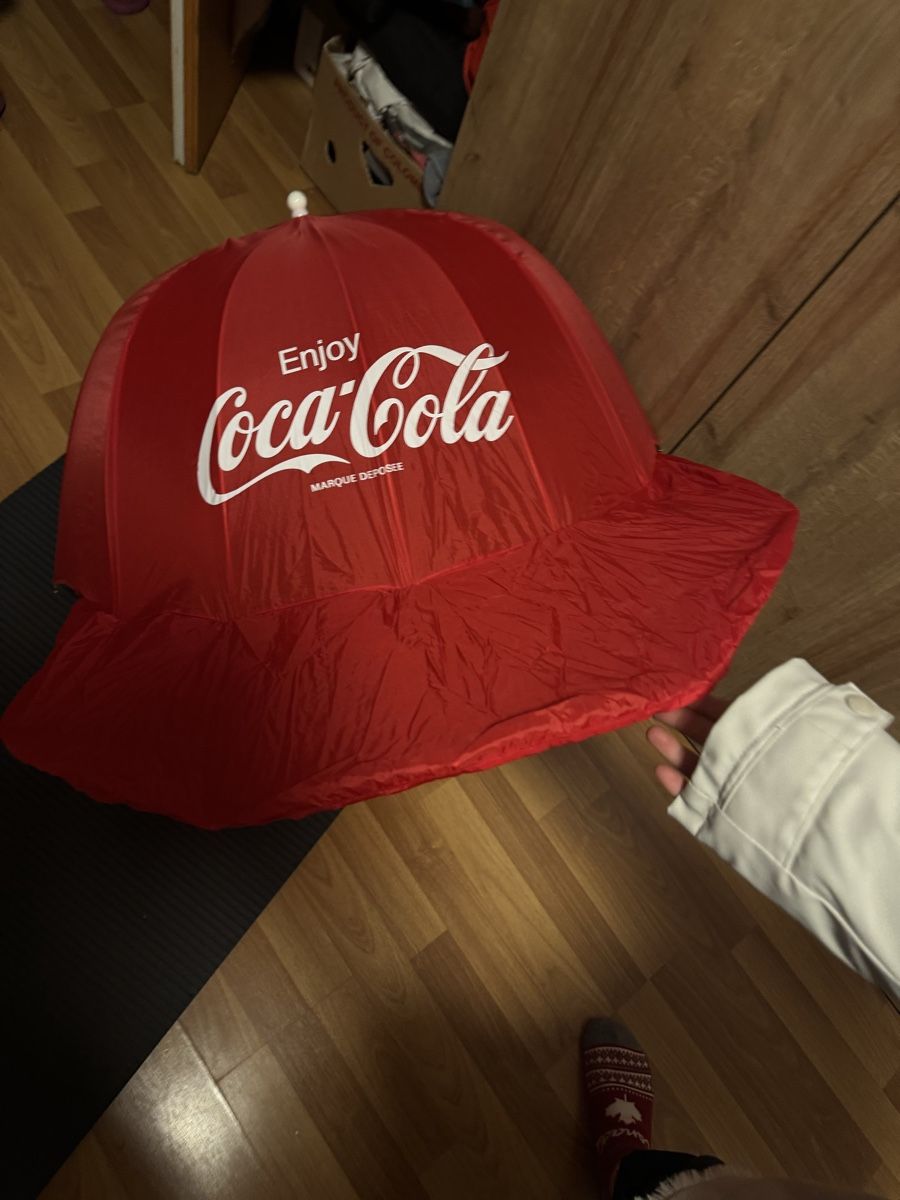 Parapluie Coca-Cola rouge neuf avec poignée en bois, (D'occasion) à ...
