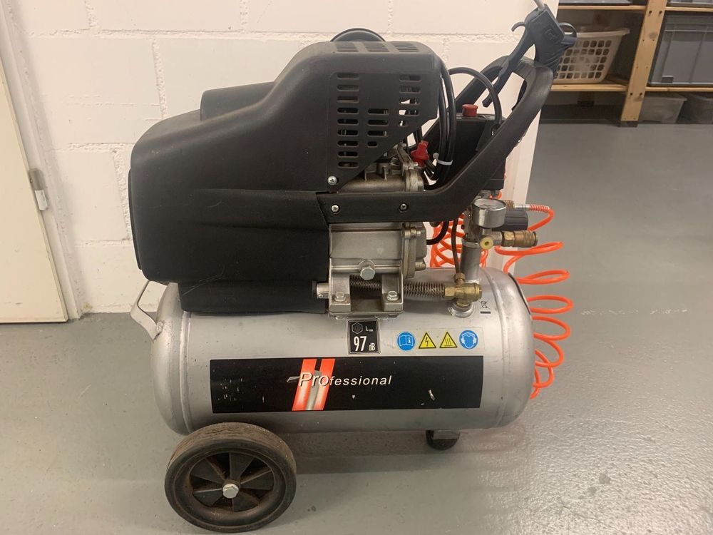 Kompressor Professional 24l / 8 - 12 bar (Defekt) in Basel für CHF 36 ...