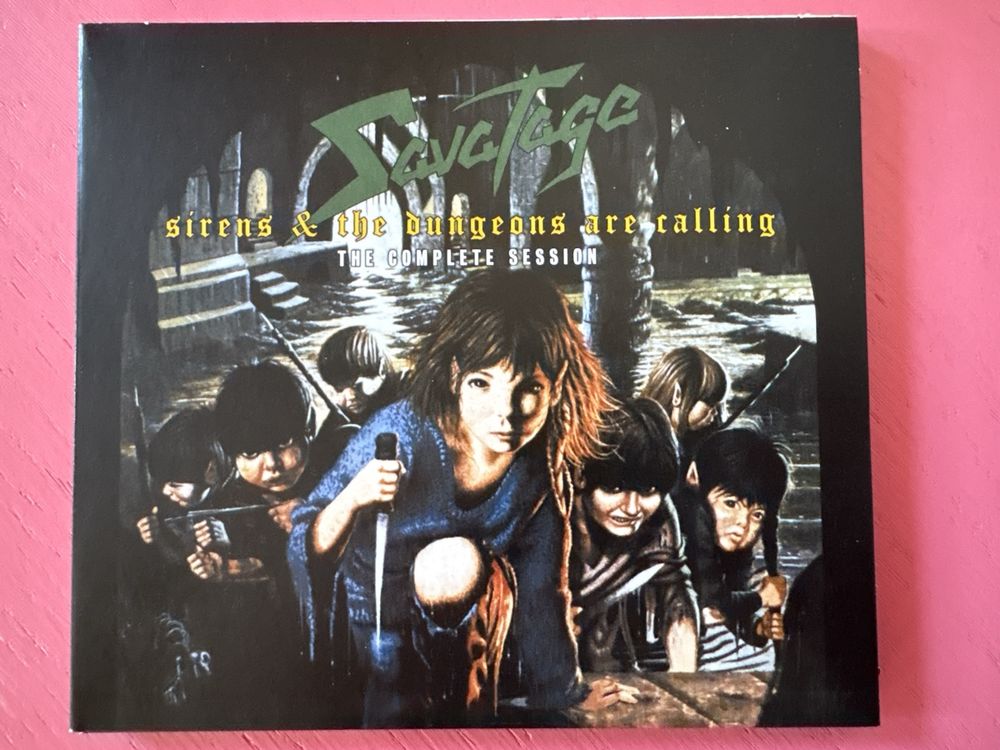 Savatage - Sirens & The Dungeons Are Calling (+Bonustrack) (Gebraucht ...