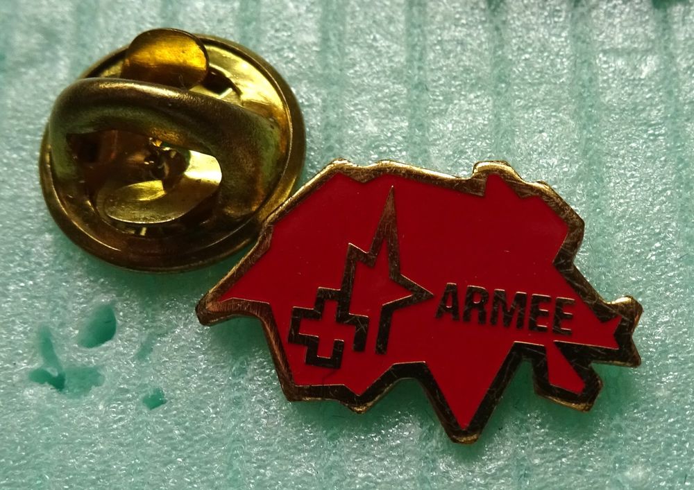Pin Rot Schweizer ARMEE (Gebraucht) in Utzenstorf für CHF 1 – mit ...