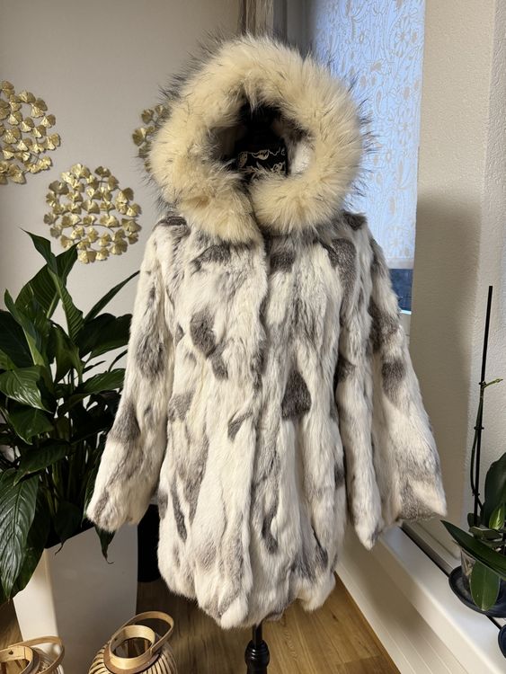 Pelz Mantel mit Kapuze. Grösse 42. (Neu (gemäss Beschreibung)) in ...