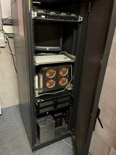 Compaq Server Rack 850x600x1780 (Gebraucht) in Sutz für CHF 151 – nur ...