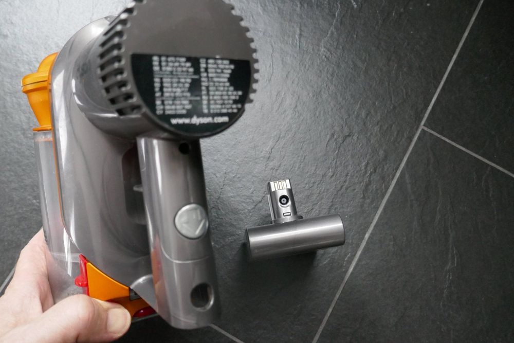 Handstaubsauger Dyson DC30 (Gebraucht) in Bubikon für CHF 43 – nur ...