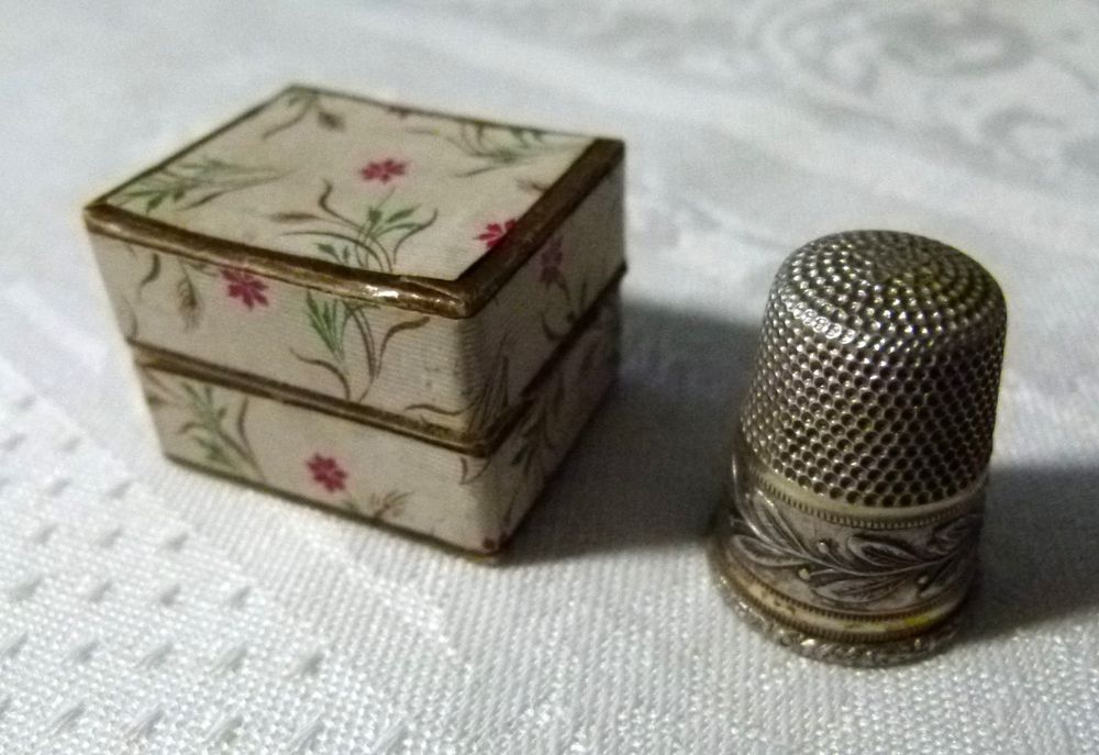 Antiker Fingerhut Silber, mit Original-Schachtel (Gebraucht) in ...