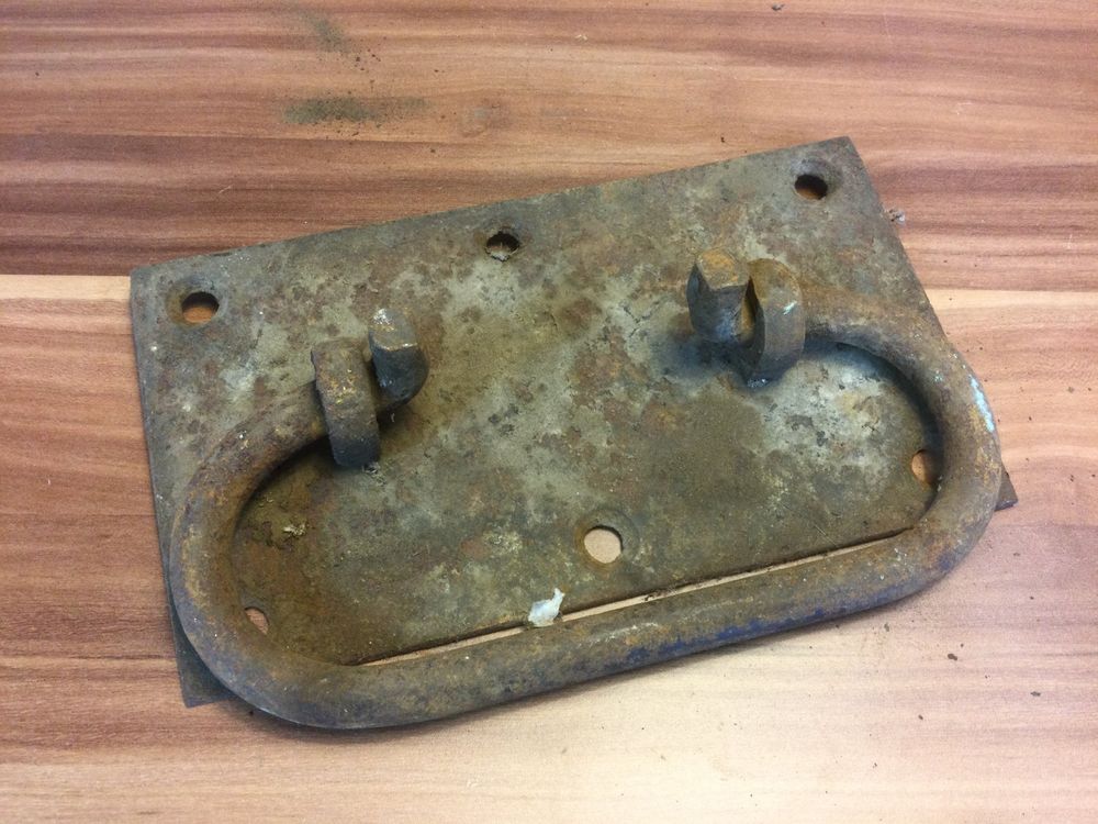 Sehr rostiger grosser Eisengriff von Truhe (Gebraucht) in Wangen SZ für ...