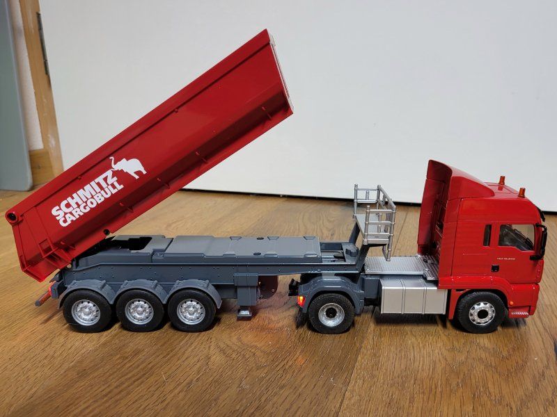 SIKU 6721 CONTROL32-MAN mit Tieflader & Kippsattelauflieger (Gebraucht) in Langwiesen für CHF ...