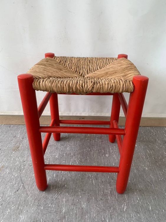 Roter Holzhocker mit Strohgeflecht L 6225 (Gebraucht) in Niederönz für ...