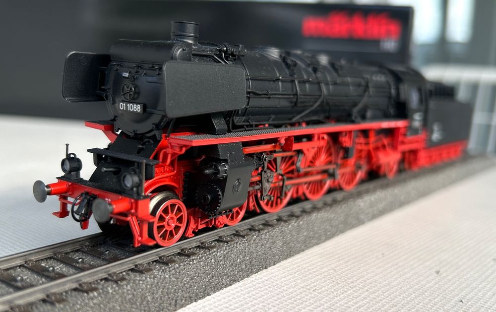 BR 01.10 Märklin 30 Jahre Insider 39760 AC mfx dynam. Rauch (Neu ...