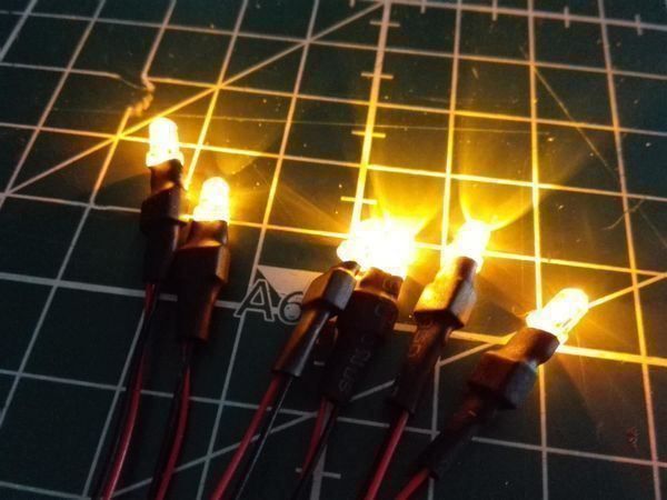Flacker-LED 3mm klar/gelb verkabelt (Neu (gemäss Beschreibung)) in ...