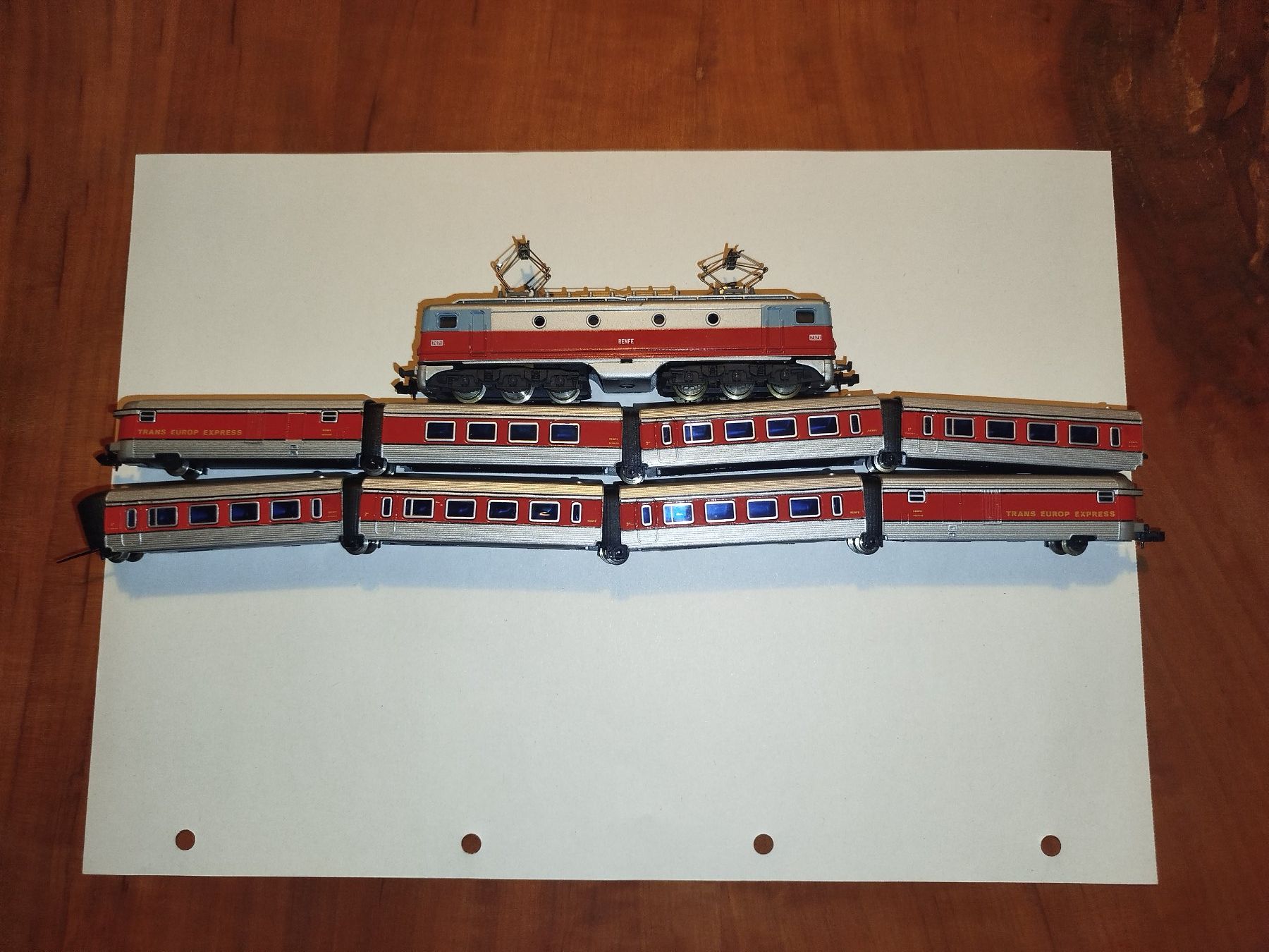 Modelleisenbahn Lokomotive RENFE 7671 und 8 Wagen, Spur N (Gebraucht ...