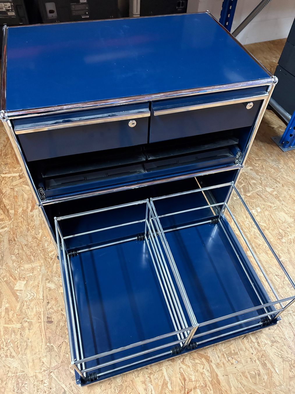 USM Haller Kommode Stahlblau – hochwertig & zeitlos (D'occasion) à ...