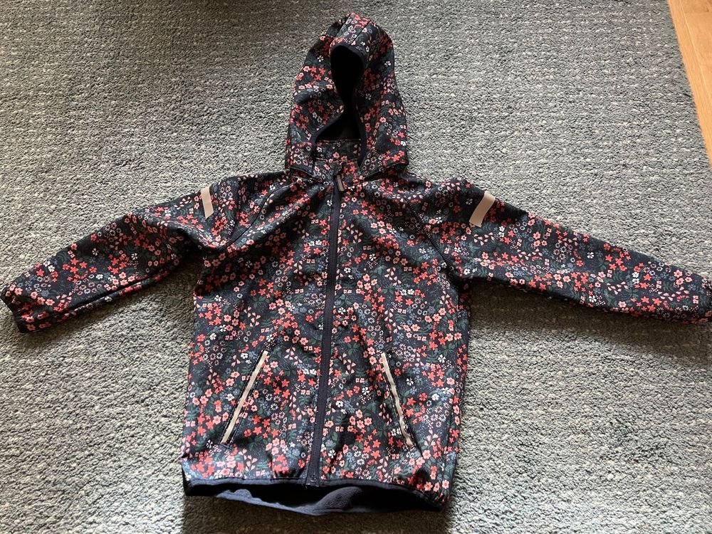 Frühling Softshell Jacke Gr.134 Mädchen (Gebraucht) in Weissbad für CHF 12 – mit Lieferung auf ...