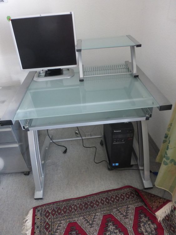 Computer Tisch (Gebraucht) in Winterthur für CHF 1 – nur Abholung auf ...