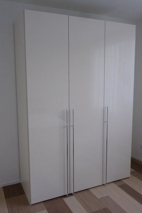 Schrank 3-Türig mit eingebauten Schubladenkorpusen (Gebraucht) in ...