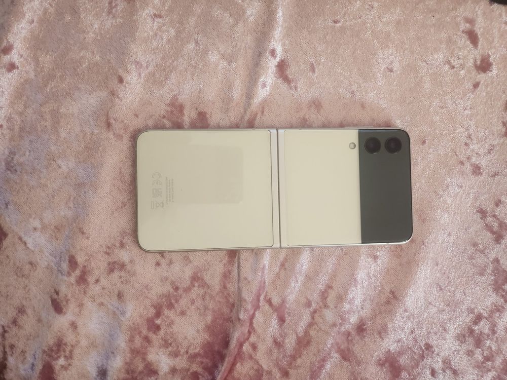 Samsung galaxy Zflip3 Cream (Gebraucht) in für CHF 305 – mit Lieferung ...