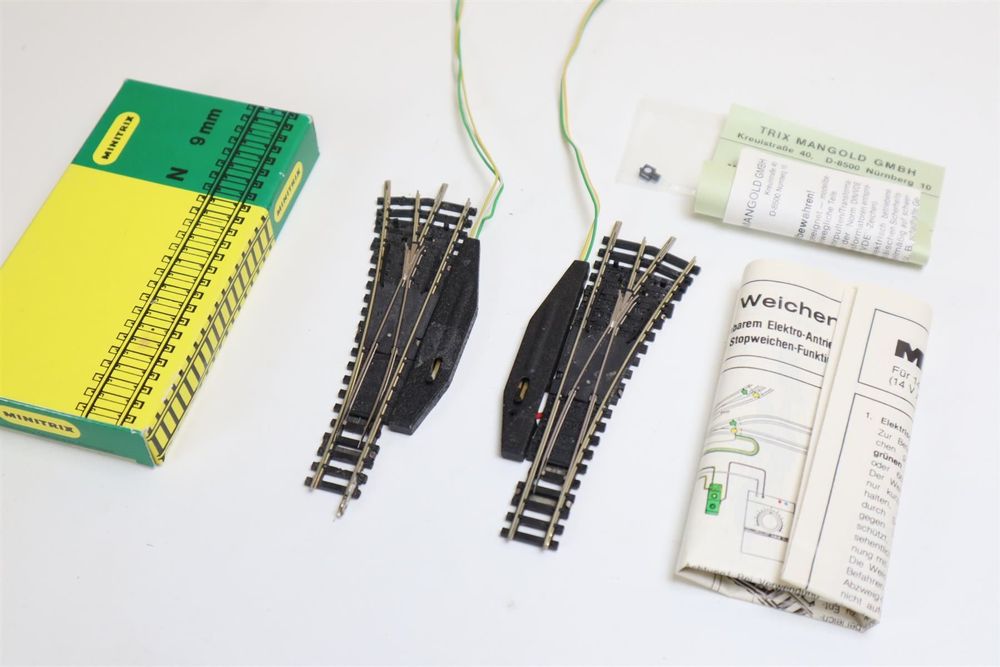 Minitrix 2 x Elektro Weiche R4 14936/14937 - NP: 110.- (Gebraucht) in ...