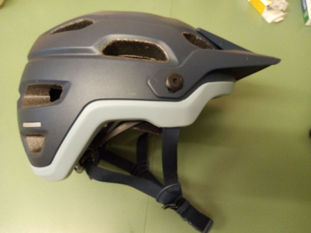 Velohelm GIRO MIPS 55-59 cm NEU (Neu und originalverpackt) in für CHF 19 – mit Lieferung auf ...