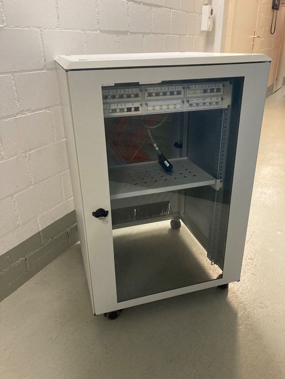 Serverschrank / Rack | Kaufen auf Ricardo