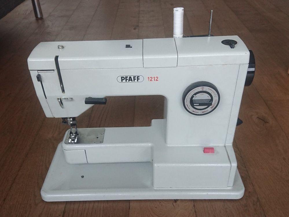 Pfaff Nähmaschiene 1212 mit viel Zubehör und Koffer (Gebraucht) in ...