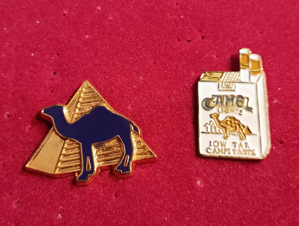 Zwei Camel Tabak Werbe-Pin's (Gebraucht) in Niederneunforn für CHF 1 ...