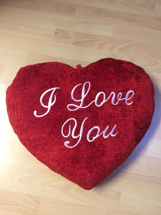 Rotes Love Herz Kissen