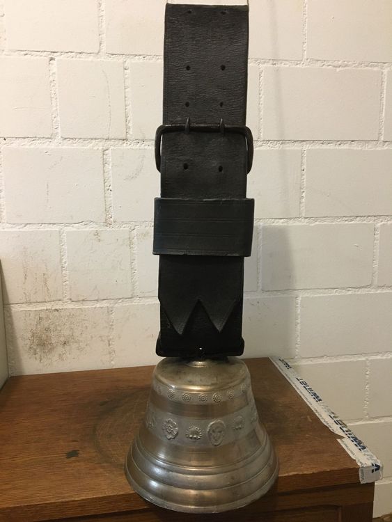 Antike Glocke ab 1.00 Fr. (Gebraucht) in Birrhard für CHF 78 – mit ...