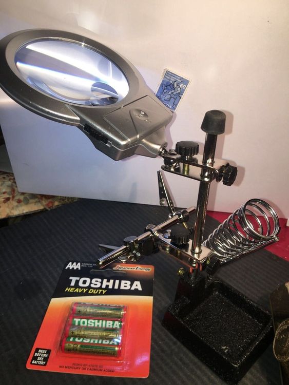 Lupe stand mit led Licht gratis batterie (Neu und originalverpackt) in ...