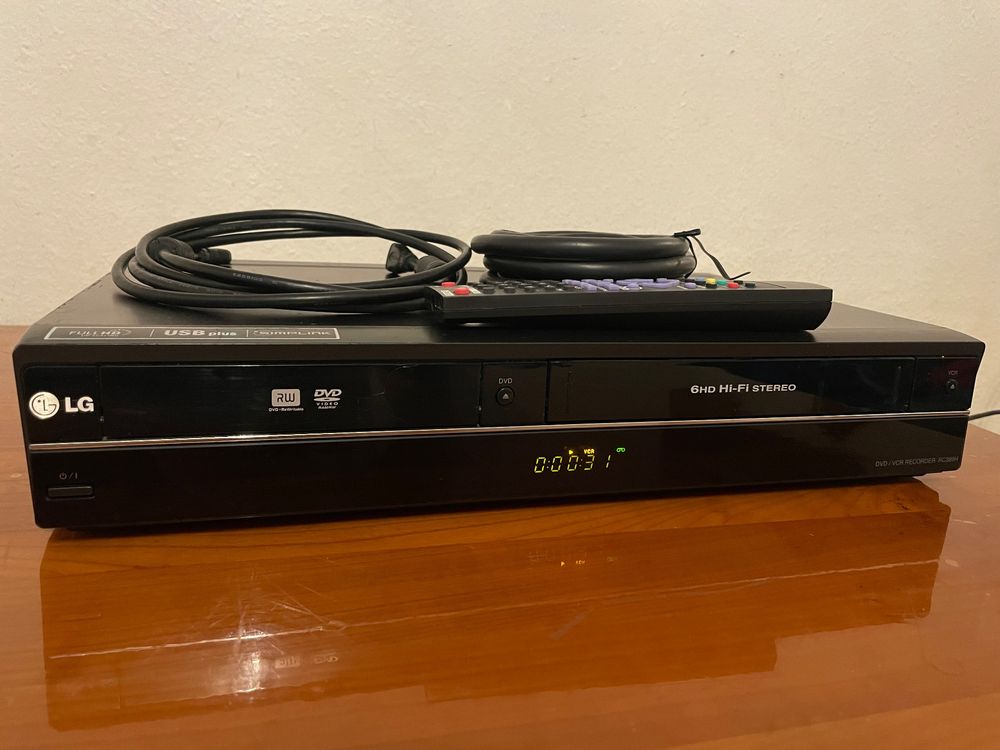 LG RC389H VHS/ DVD Kombination Mit HDMI und Scart Kabel (Gebraucht) in ...