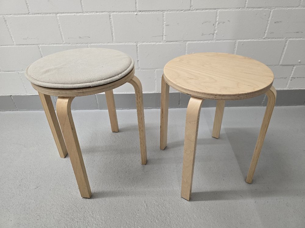 2 Stück Ikea Frosta Hocker, Top Zustand,mit 1 Kissen (Gebraucht) in ...