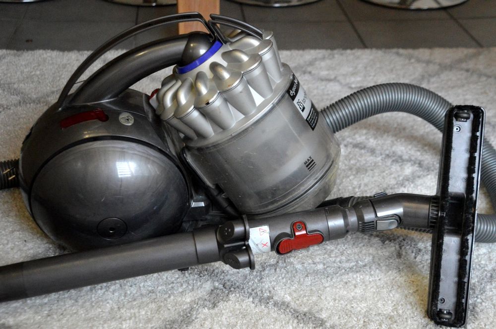 Dyson DC37 Staubsauger / aspirateur | Kaufen auf Ricardo