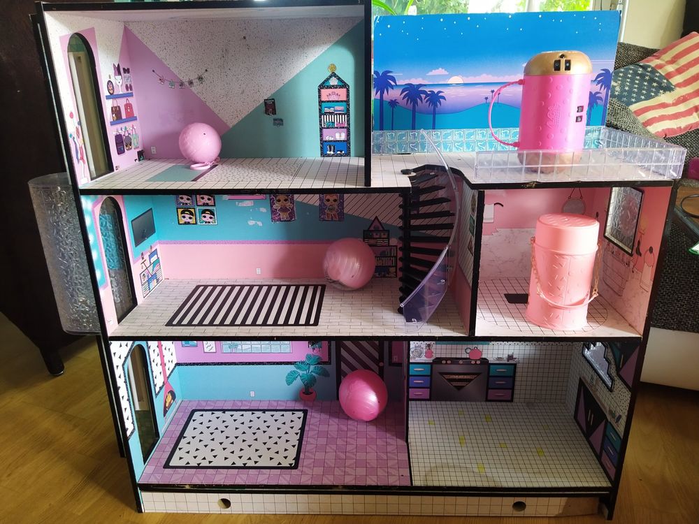 LOL Surprise Puppenhaus mit 5 Überraschungen gefüllt (Gebraucht) in Rüti ZH für CHF 1 – mit ...