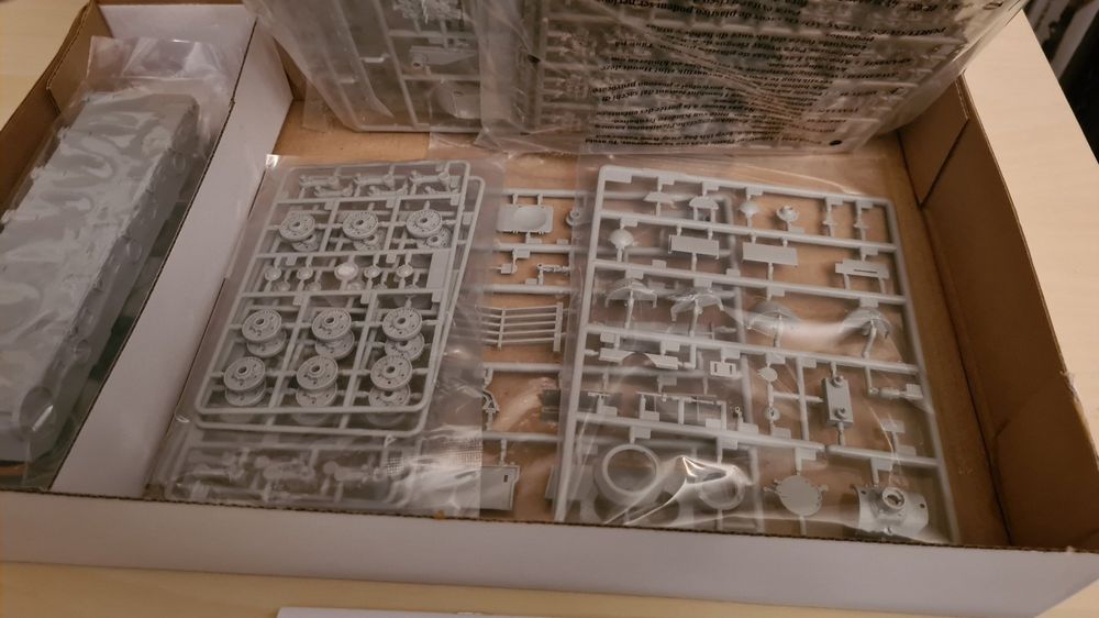 1:35 JS-2M early - Trumpeter 05589 (Neu (gemäss Beschreibung)) in ...