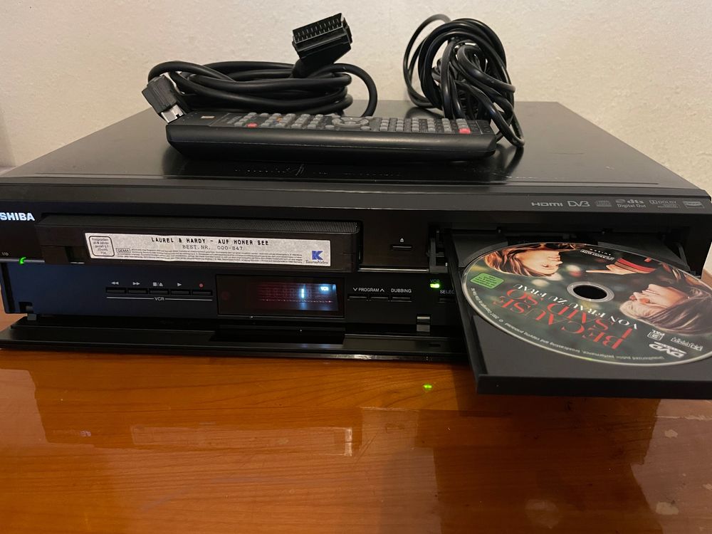 Toshiba DVR80 VHS / DVD Kombination Recorder (Gebraucht) in Zürich für CHF 249 – mit Lieferung ...