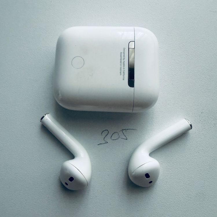 Original Apple AirPods 2 Gen. Wireless Kopfhörer & Case (Gebraucht) in ...