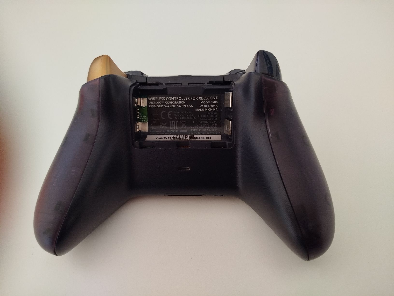 Manette Xbox One edition Sea of Thieves (Gebraucht) in La Tour-de-Peilz ...
