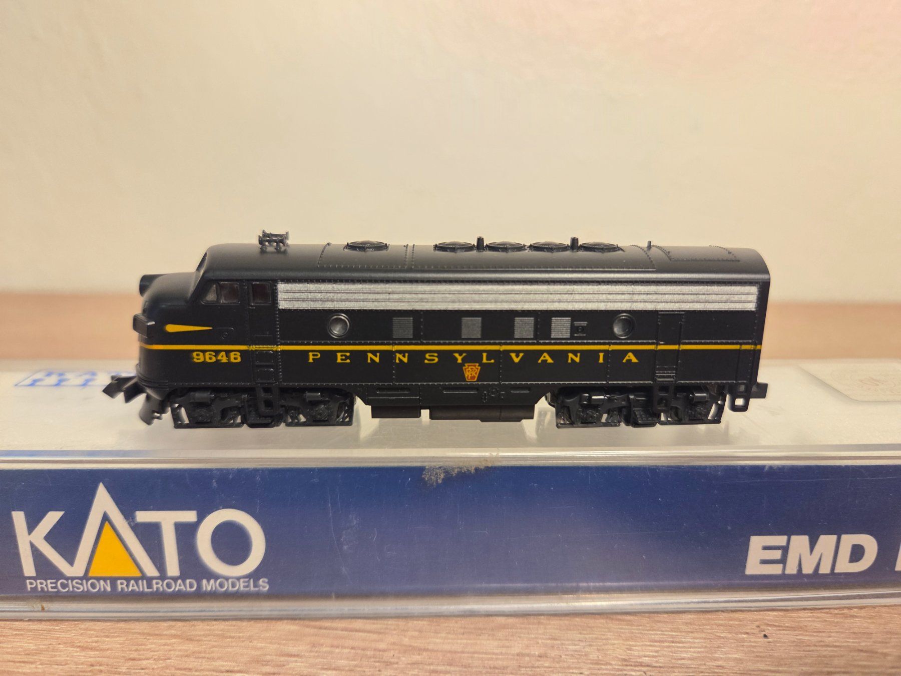 Kato N 176-093 Diesellok EMD F7 Pennsylvania (Neuf avec emballage d ...