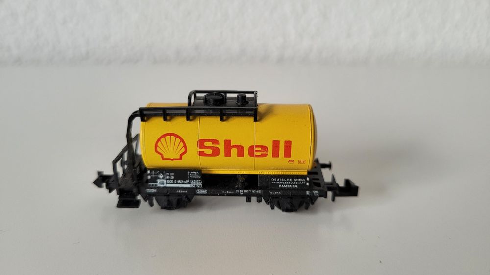 Kesselwagen Shell / 2 Achsen / Minitrix 13541 (Gebraucht) in Wittenbach ...