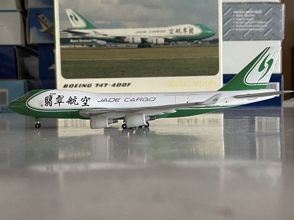 JADE CARGO Boeing 747 - 400 B-2439 scale 1/200 (Neu und ...