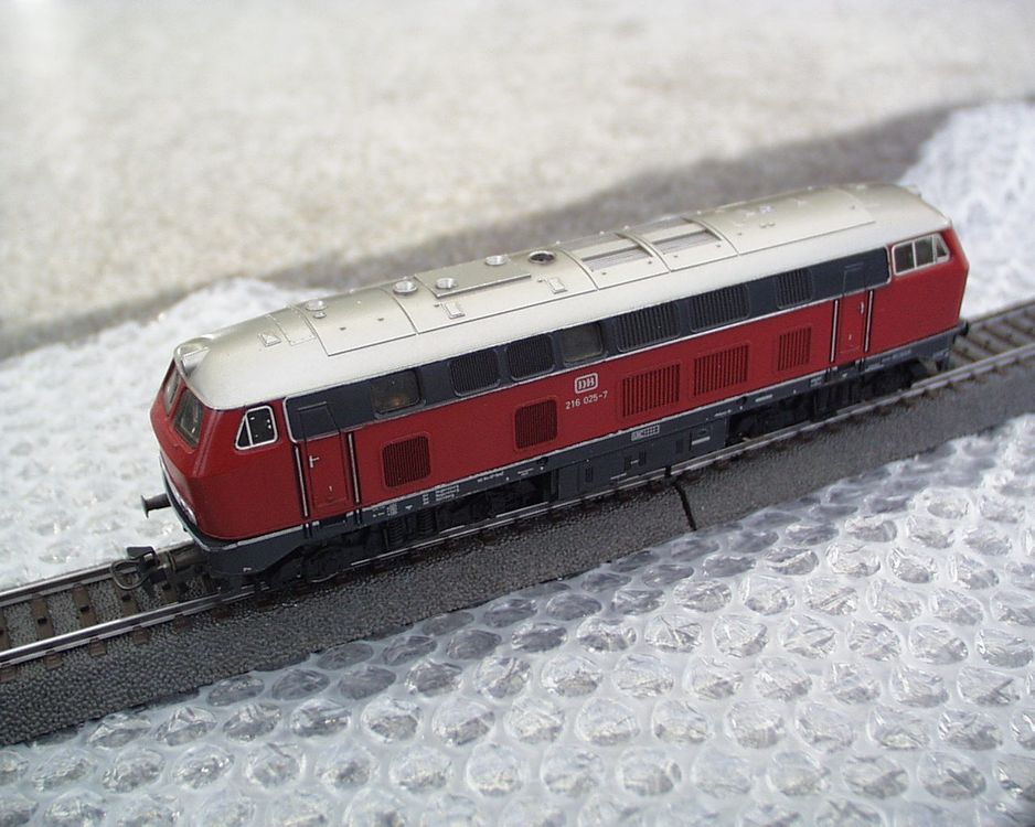 Märklin 3075 --> Diesellok BR 216 025-7 DB Ep. IV altrot (Gebraucht) in Bévilard für CHF 39 ...