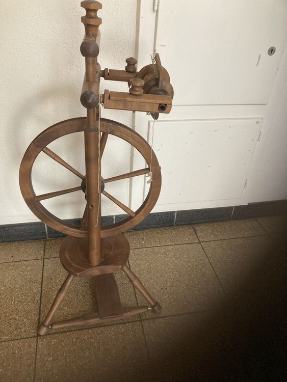Spinnrad aus Holz, Handarbeit, (Gebraucht) in allschwil für CHF 30 ...