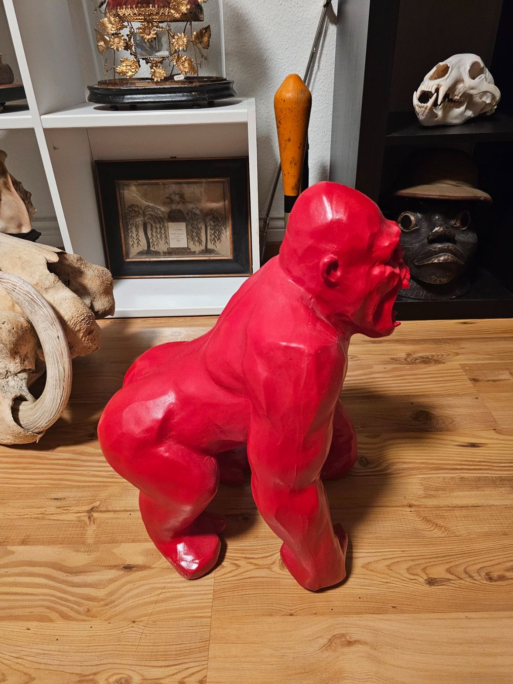 Statue de gorille rouge vif - déco de style Orlinski! (D'occasion) à ...
