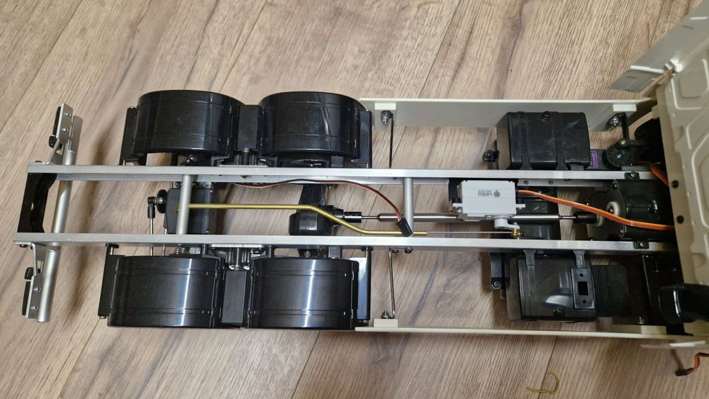 RC camion Tamiya Actros (Gebraucht) in Crésuz für CHF 1600 – nur ...