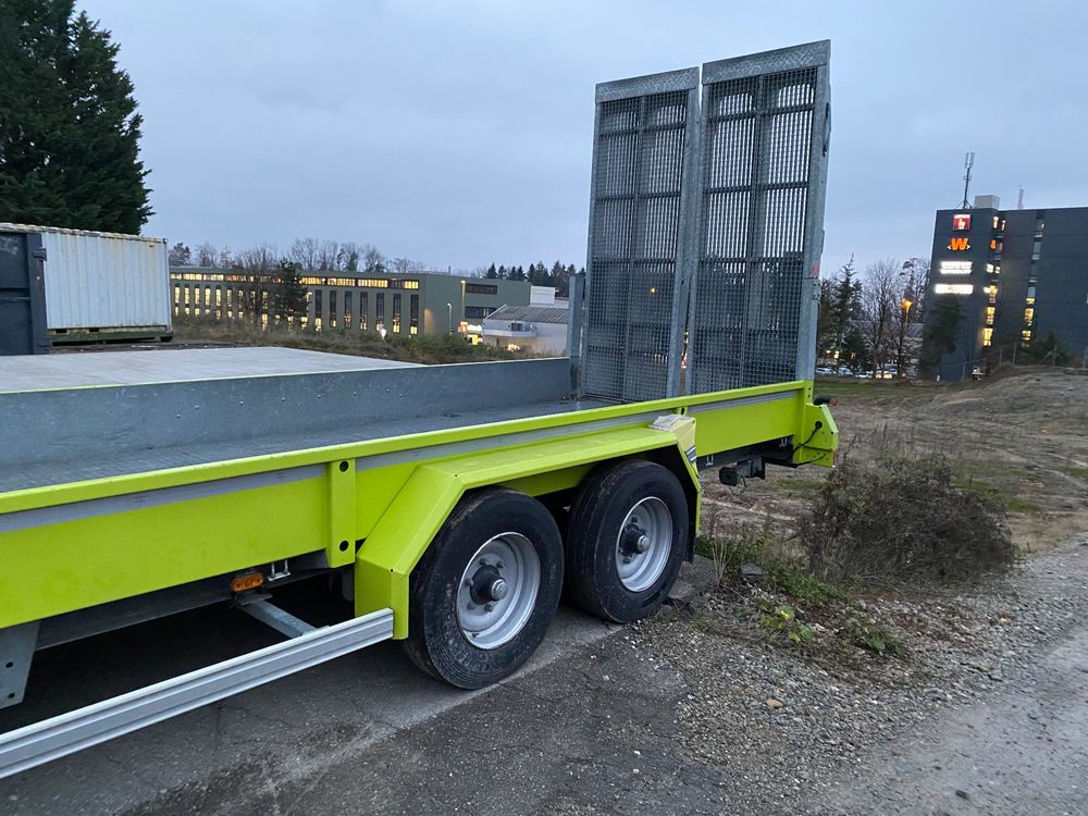 Humbauer LKW Anhänger in super Zustand mit Rampen (Gebraucht) in Horgen für CHF 24800 – nur ...