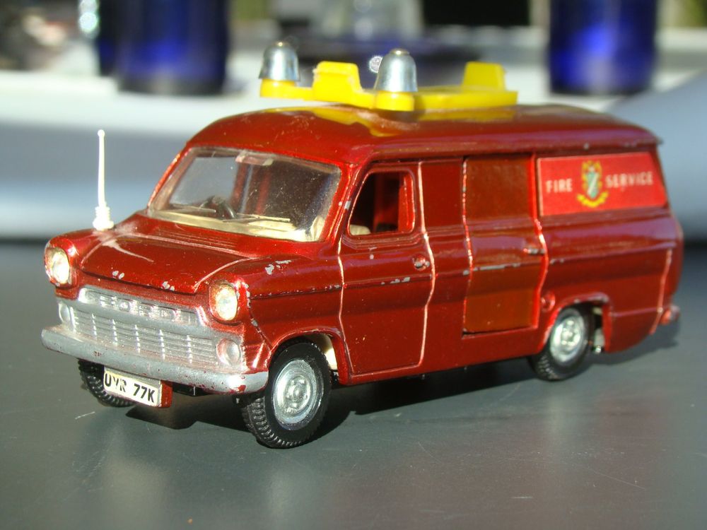 Dinky Ford Transit Feuerwehr 271 - schönes Auto (Gebraucht) in ...